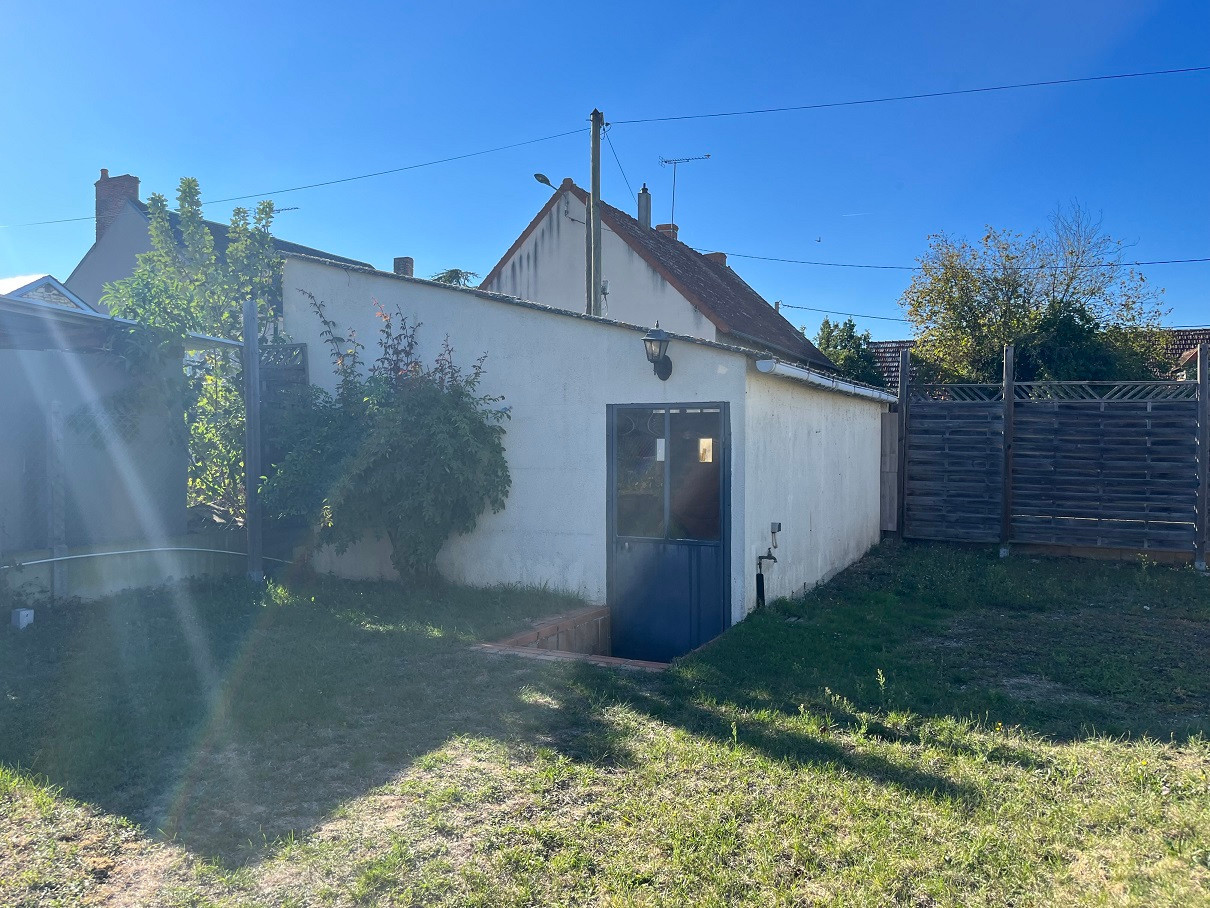 CHEZAL BENOIT - Maison de village rénovée, belle pièce de vie, garage ...