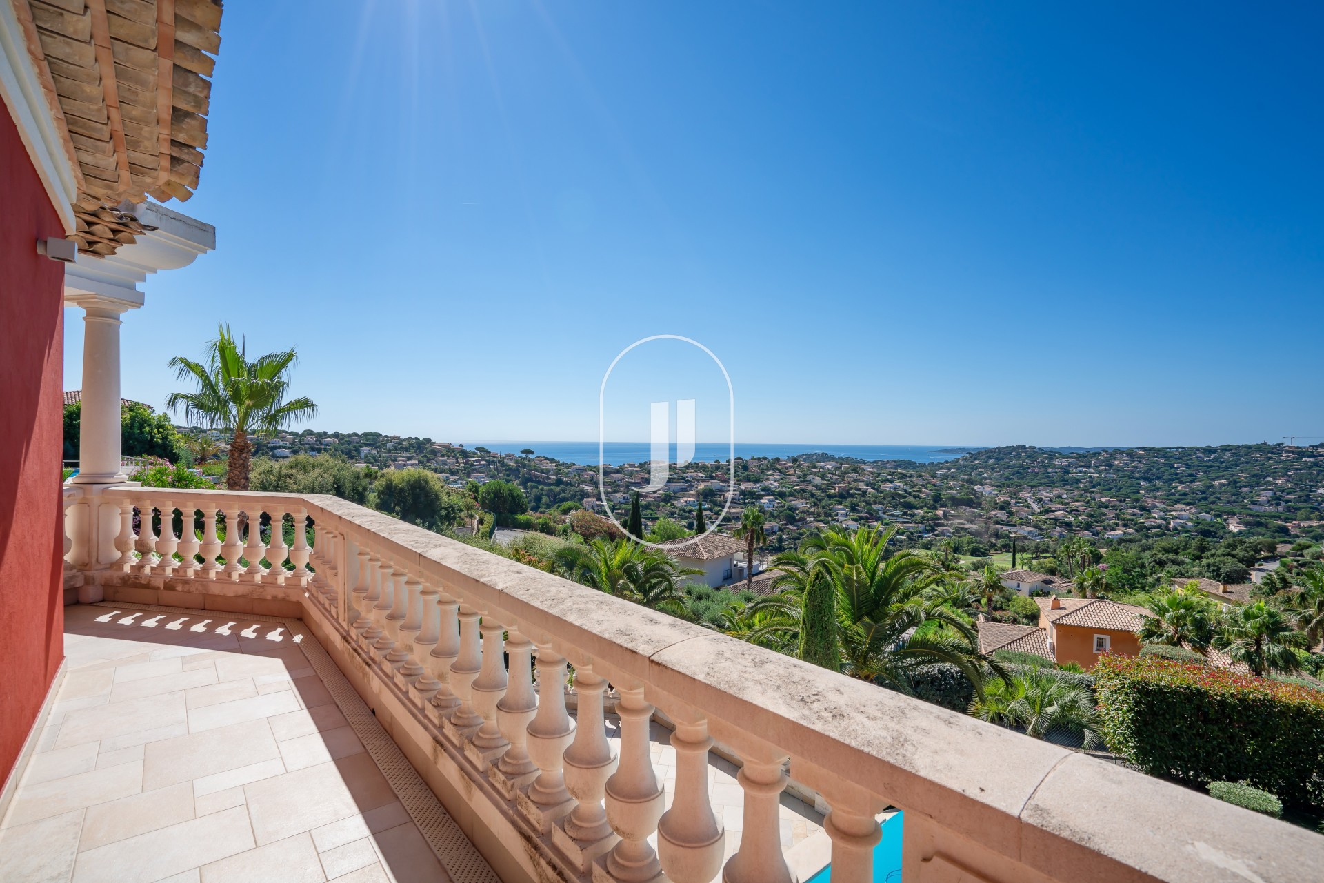 Villa vue mer dans domaine privé à vendre à Sainte-Maxime - Janssens ...
